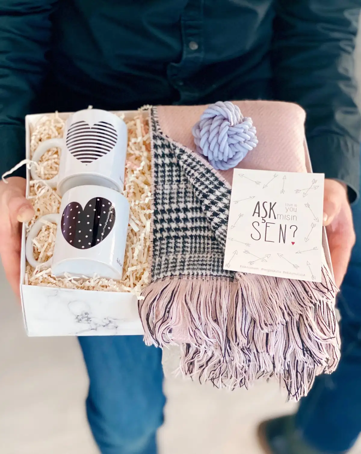 İçi Sevgi Dolu Çiftlere Özel Sevgili Hediye Kutusu - Bikutumutluluk