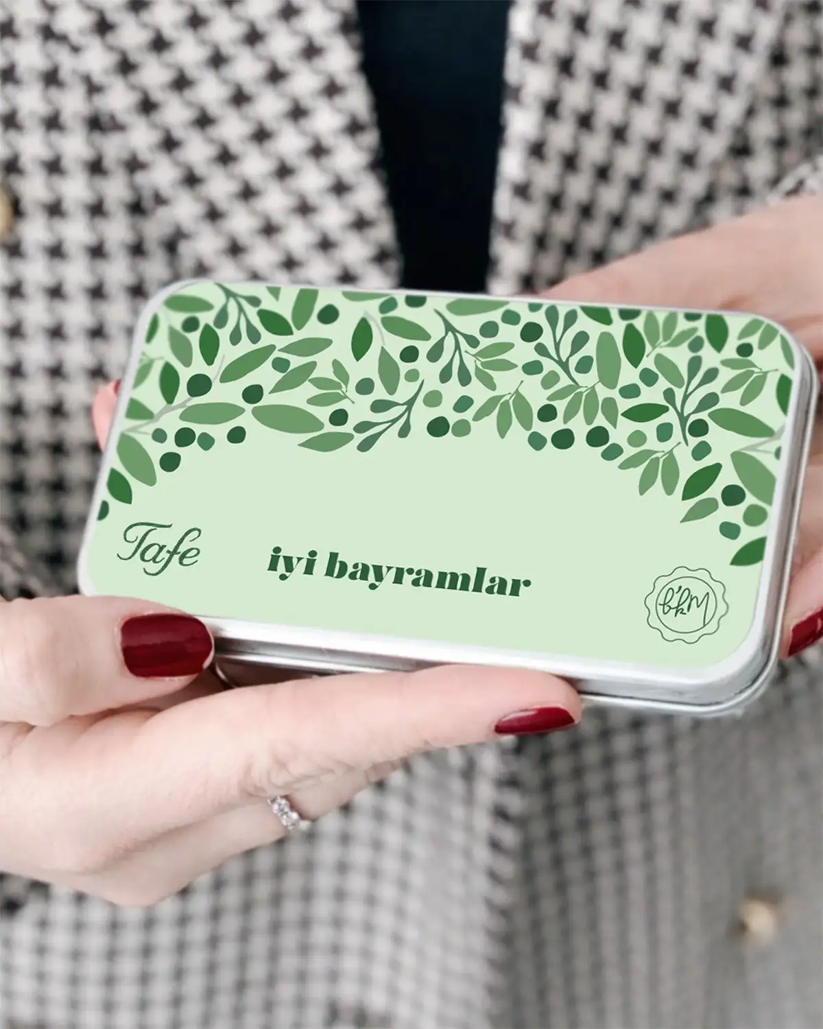 Tafe - Yeşil Bitkiler Metal Kutulu Çikolata Kaplı Fıstıklı Lokum 110gr ...