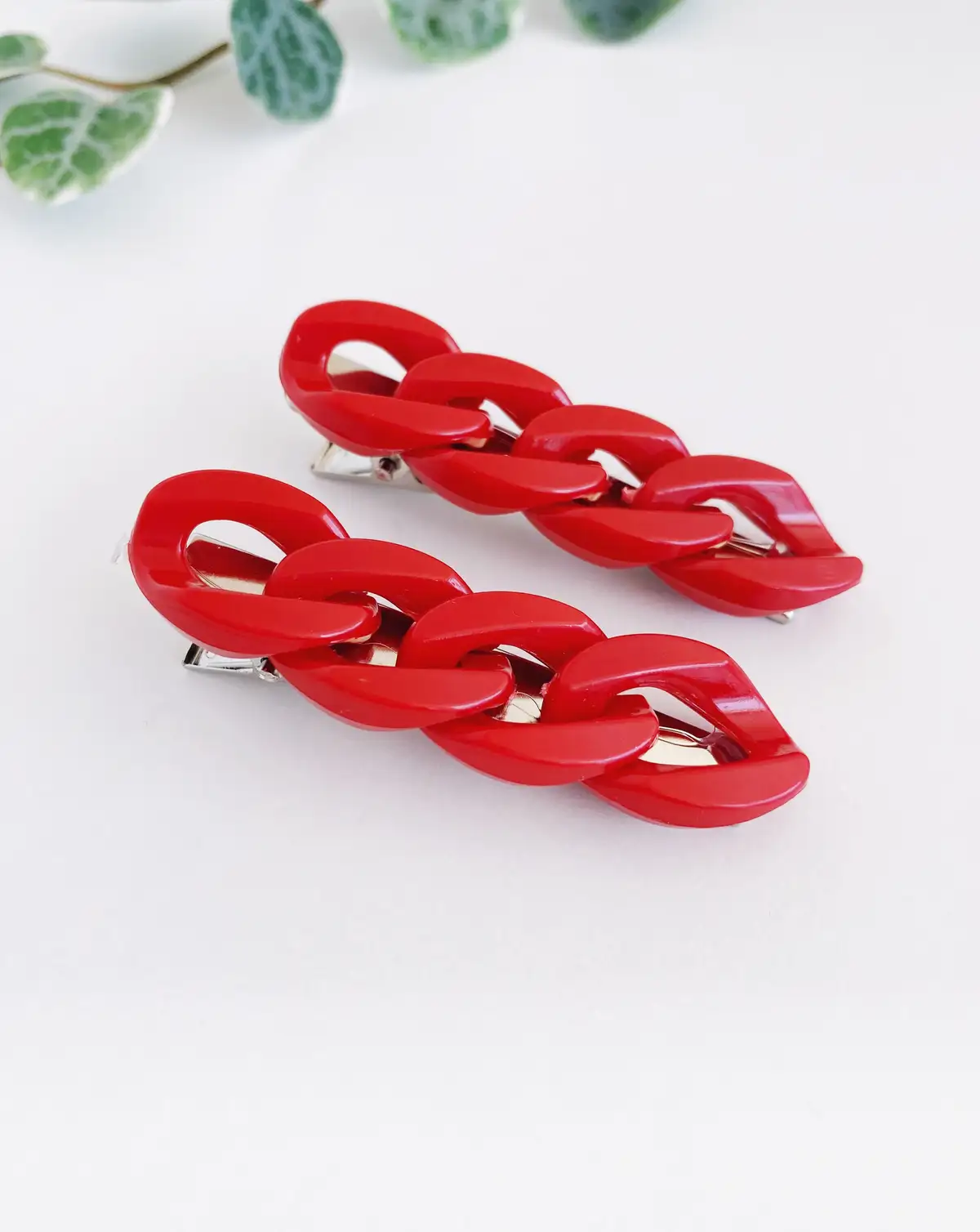 Kırmızı Zincir Yan Saç Tokası