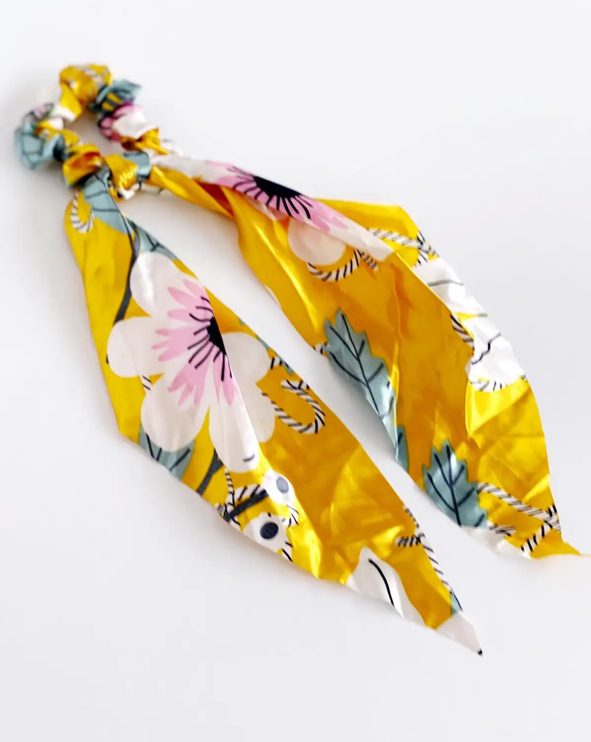 Sarı Saten Papatya Kurdela Toka